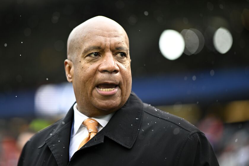Bears president Kevin Warren touts benefit of downtown stadium | The ...